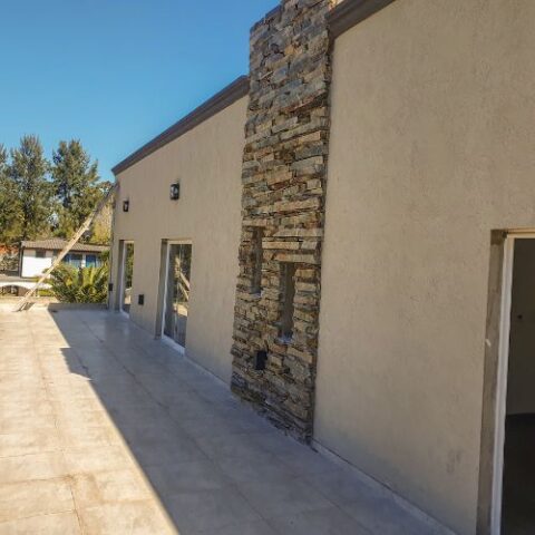 Revestimiento plástico texturado Tarquini Revear, colocación